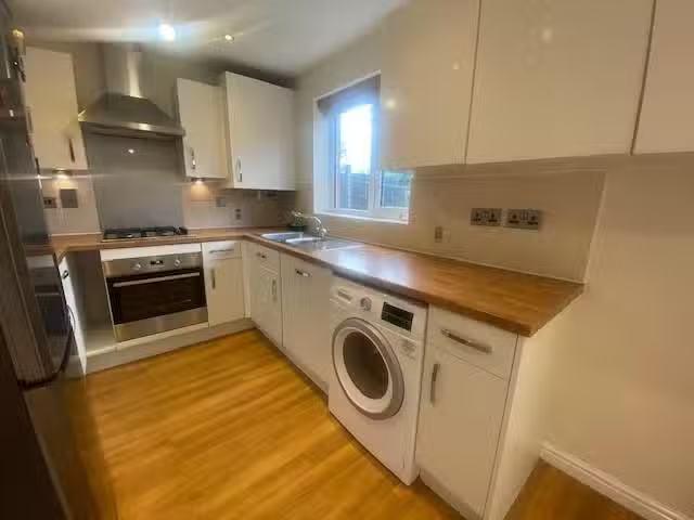 Martineau Drive, Harborne, Birmingham 4 bed detached house to.