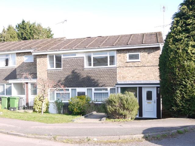 Martins Close, Alton GU34, 2 bed maisonette to rent, £1,250 pcm | PrimeLocation