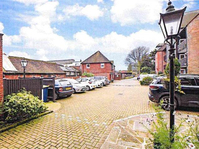 Martlets Court, Queen Street BN18, 1 bed flat to rent, £1,150 pcm | PrimeLocation