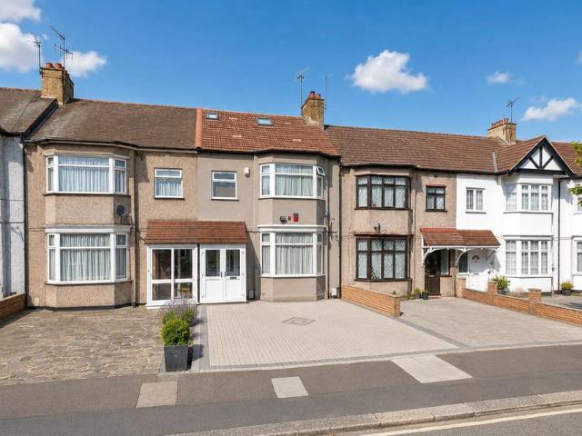 Martley Drive, Ilford, IG2 3 bed terraced house to rent £2,750 pcm £635 pw