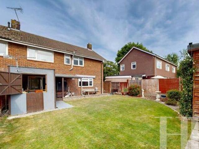 Martyrs Avenue, Crawley, 4 Bedroom End