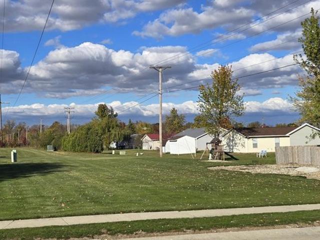 Martz Dr, Auburn, IN 46706