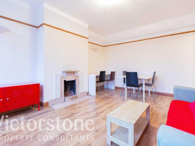 Marvellous Two Bedroom Apartment with Private Balcony in Osier Street, E1