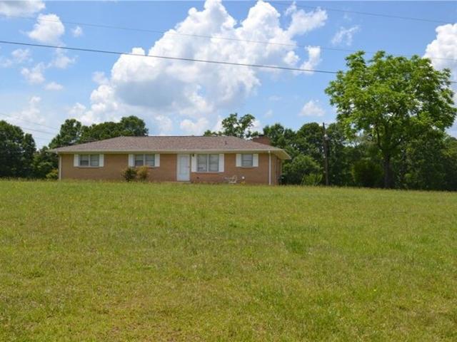 Mary Beth Dr, Anderson, Farm House For