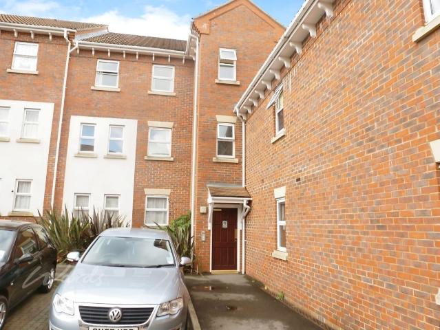 Mary Court, Chatham ME4, 2 bed flat to rent, £1,100 pcm | PrimeLocation