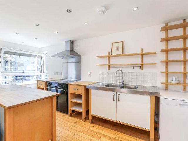 Mary Datchelor Close, London 4 bed maisonette to rent £3,950 pcm £912 pw