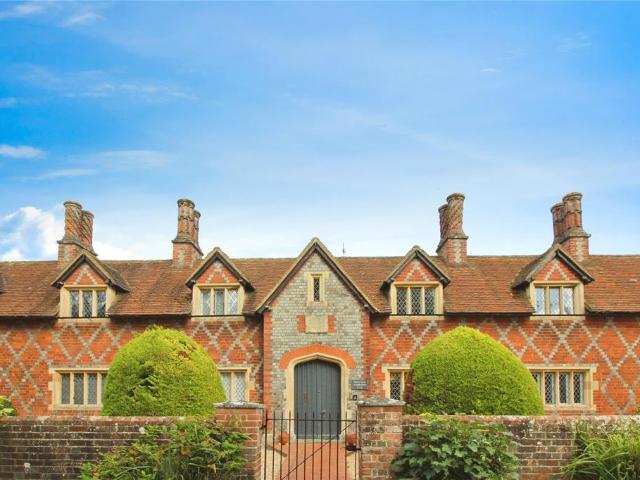 Mary Lynn Almshouses, Reading RG30 1 bed maisonette to rent £1,000 pcm £231 pw