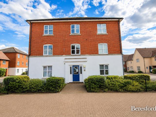 Mary Rose Close, Chafford Hundred RM16, 2 bed flat to rent, £1,450 pcm | PrimeLocation