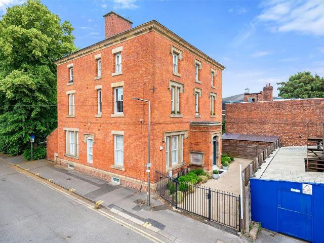Mary Street, Cheadle SK8, 2 bed flat to rent, £1,200 pcm | PrimeLocation