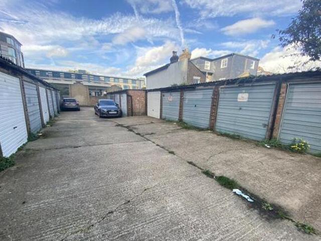 Mary´s Mews Garages, Twickenham, Garage For Sale