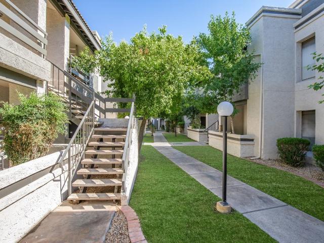 Maryland Court Apartments 2 Bedroom Apartment for Rent at 80 W Maryland Ave, Phoenix, AZ 85013