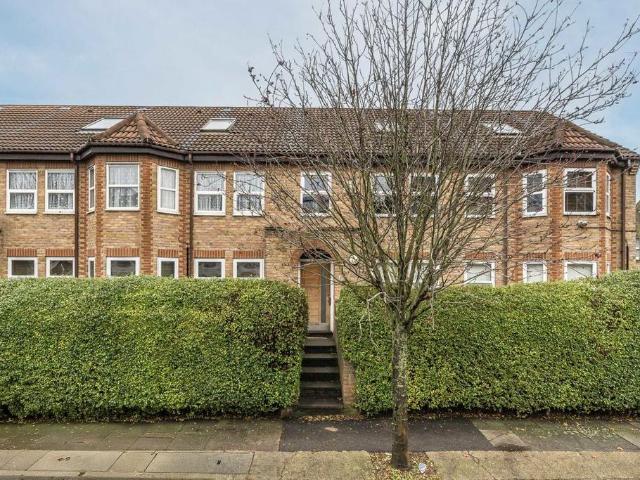 Maryland Park, London E15 2 bed flat to rent £2,250 pcm £519 pw