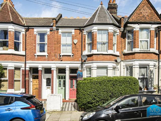 Maryland Road, London, N22 3 bed apartment to rent £2,100 pcm £485 pw