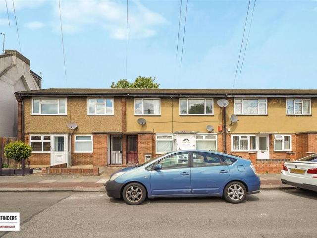 Maryland Square, Stratford, E15 2 bed apartment to rent £1,850 pcm £427 pw