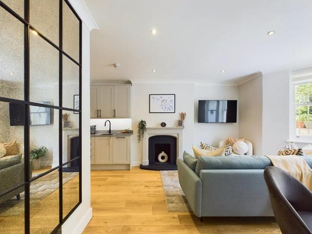 Marylands Road, London W9 2 bed serviced apartment to rent £6,067 pcm £1,400 pw