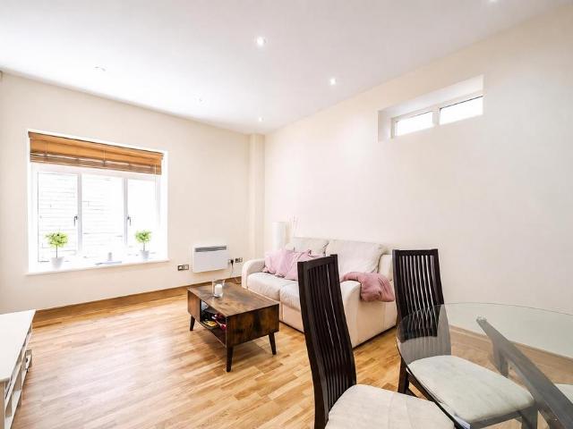 Marylebone Road, London 2 bed apartment to rent £3,683 pcm £850 pw