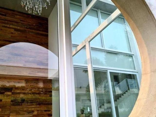 Maravilhosa Casa Moderna no Lago Azul Vista p/ Golfe e Lago