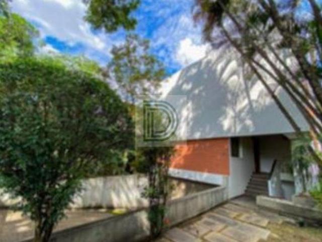 Maravilhosa Casa no Butantã Rua Fechada com Portaria 24h | Próxima ao Metrô
