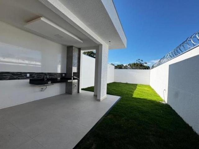 Maravilhosa casa, nova, com acabamento moderno e luxuoso!