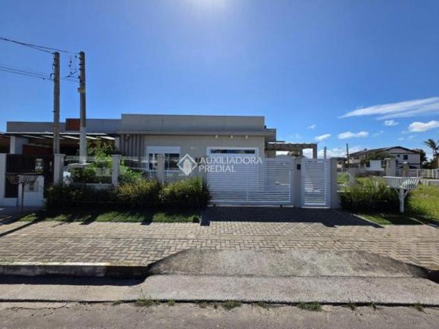Maravilhosa casa nova em Capão da Canoa