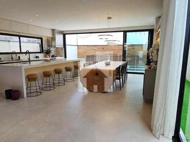 Maravilhosa Casa à venda com 4 Dormitórios sendo 3 Suítes, Piscina 252m² Loteamento Reserva Ermi