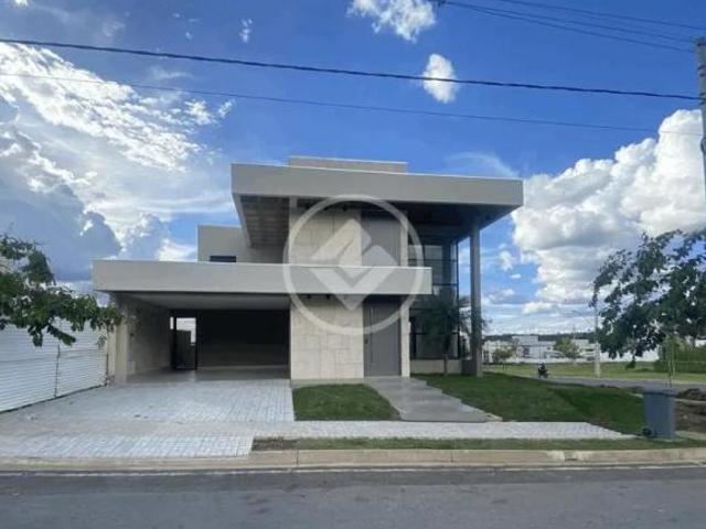 # Maravilhosa casa à venda no condomínio Villa Jardim com 506m2 sendo 04 suítes, escritório, ampla