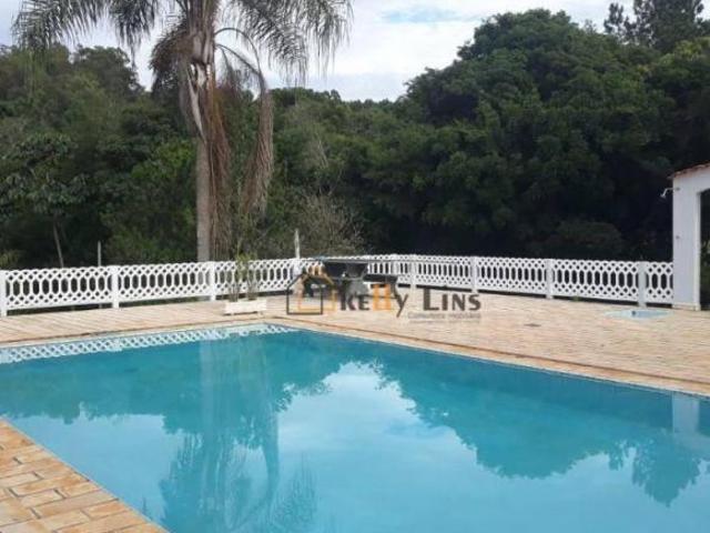 Maravilhosa casa a venda na cidade de Pinhalzinho, com área total de 3.800m², sendo 600m² de área co