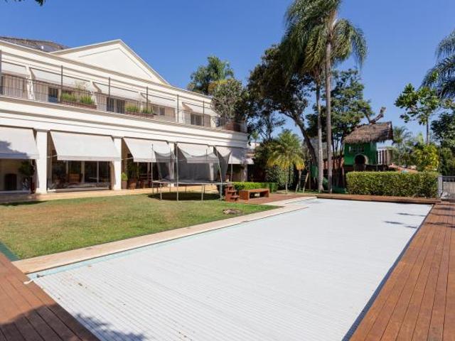Maravilhosa Casa alto padrão p/venda c/ 1100m2 e 05 suites Jd Guedala Morumbi