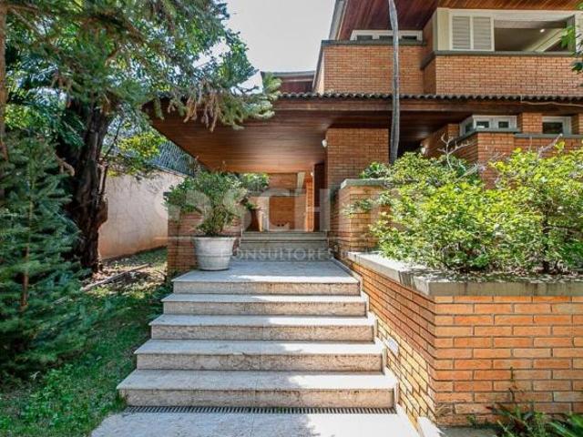 Maravilhosa casa com 4 quartos, 1023 mts, 8 vagas, otima localizaçao
