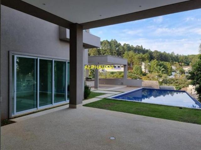 Maravilhosa casa com 5 suítes, 8 vagas, área gourmet, piscina com borda infinita