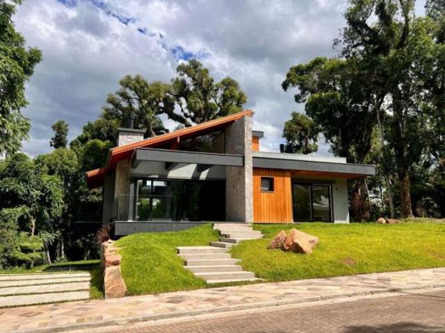 Maravilhosa casa com 318m², 3 suítes, 4 vagas de garagem, Carniel, Gramado