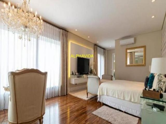 Maravilhosa casa com acabamento Prime, 5 Suítes 3 Vagas piscina com borda infinita 835M2 de te