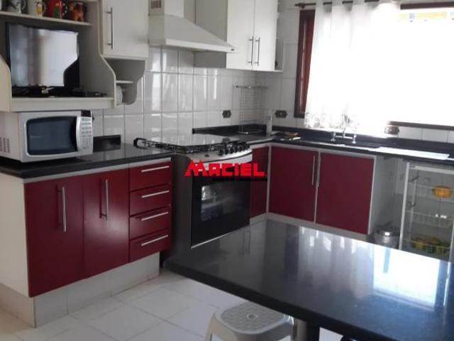 Maravilhosa casa com piscina e area gurmet