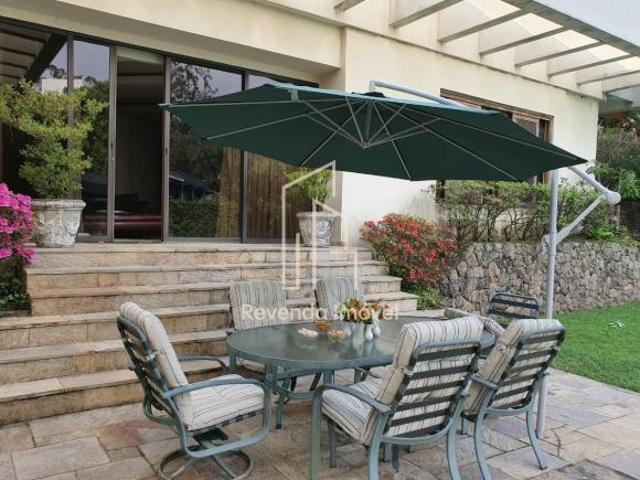 Maravilhosa casa com projeto do arquiteto Robert Young, com 5 suites em 1350m² n