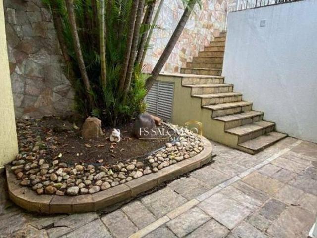 Maravilhosa casa de alto luxo em uma das melhores ruas do Bairro!