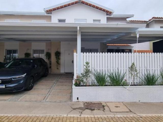 Maravilhosa casa de 3 dorm, totalmente planejada, no Condominio dos Pássaros