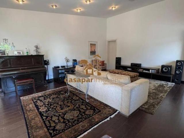 Maravilhosa Casa em Condimínio Fechado com 543m², 5 Dormitórios e Lazer
