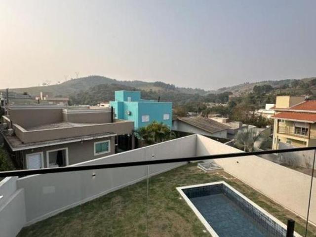 Maravilhosa casa em condominio