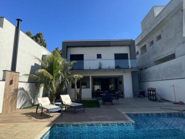 Maravilhosa casa em condominio