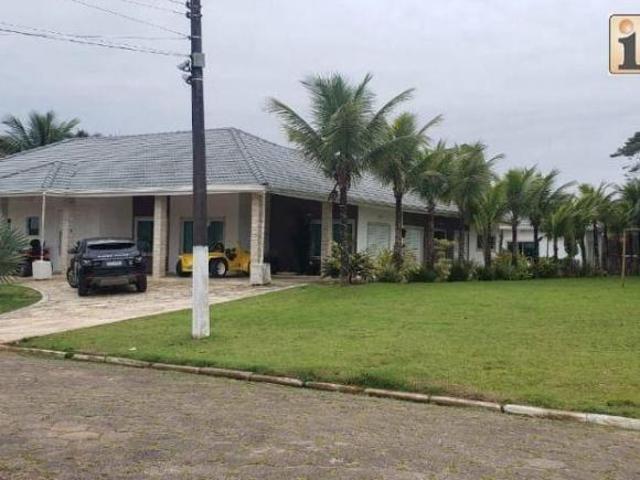 MARAVILHOSA CASA EM CONDOMINIO FECHADO