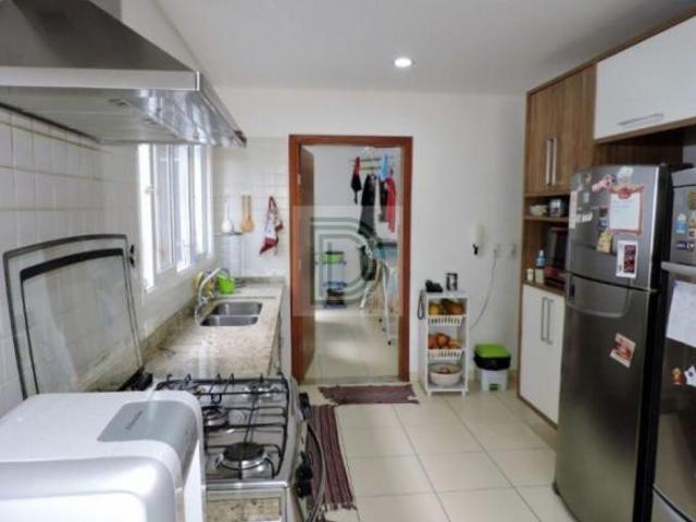 Maravilhosa casa em condomínio fechado