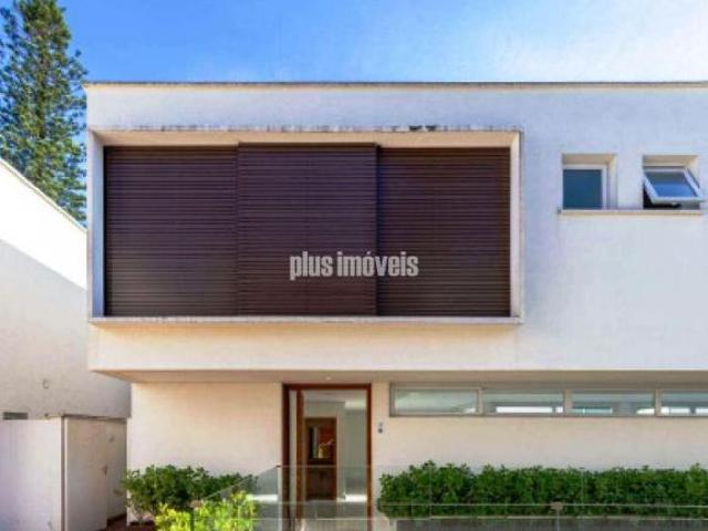 MARAVILHOSA CASA EM CONDOMINIO FECHADO