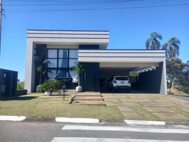 MARAVILHOSA CASA EM CONDOMÍNIO FECHADO
