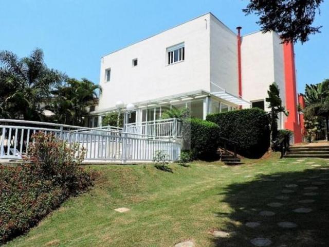 Maravilhosa casa em condomínio fechado