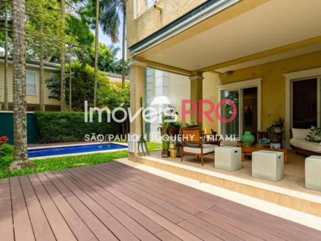 Maravilhosa casa em condomínio no Alto da Boa Vista !