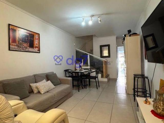 Maravilhosa casa em rua residencial!
