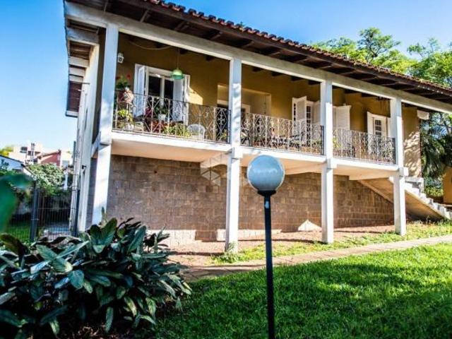 Maravilhosa casa estilo colonial na Tristeza