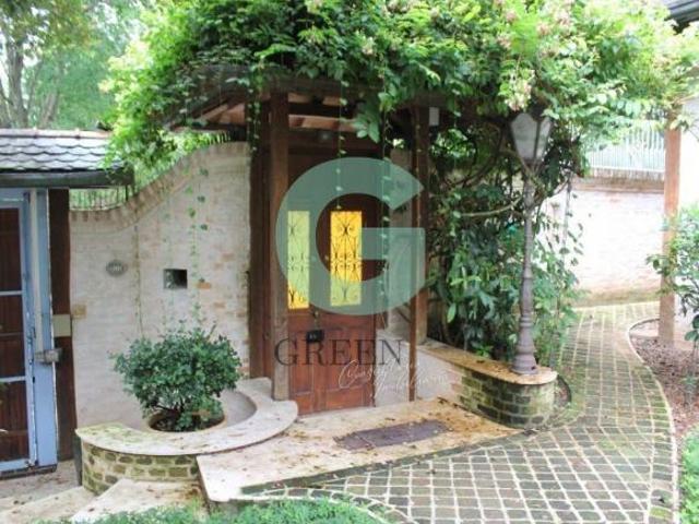 Maravilhosa casa estilo Italiana, muito aconchegante, pratica e sumamente unica no seu estilo. Casa