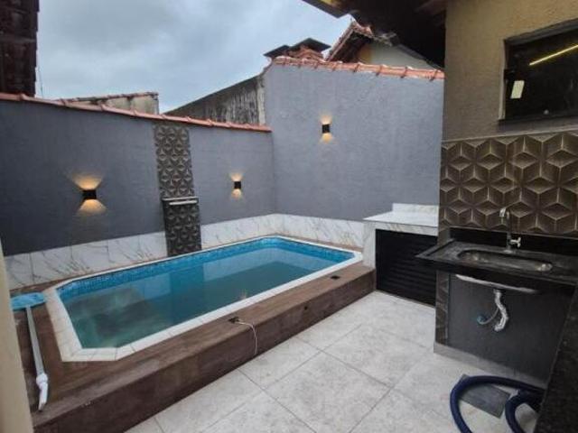 Maravilhosa Casa Geminada à Venda em Caiçara, Praia Grande 2 Quartos, Piscina