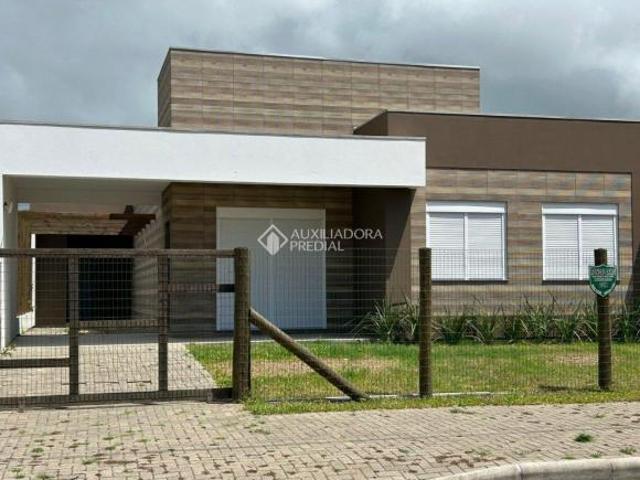 MARAVILHOSA CASA HA DUAS QUADRAS DO MAR